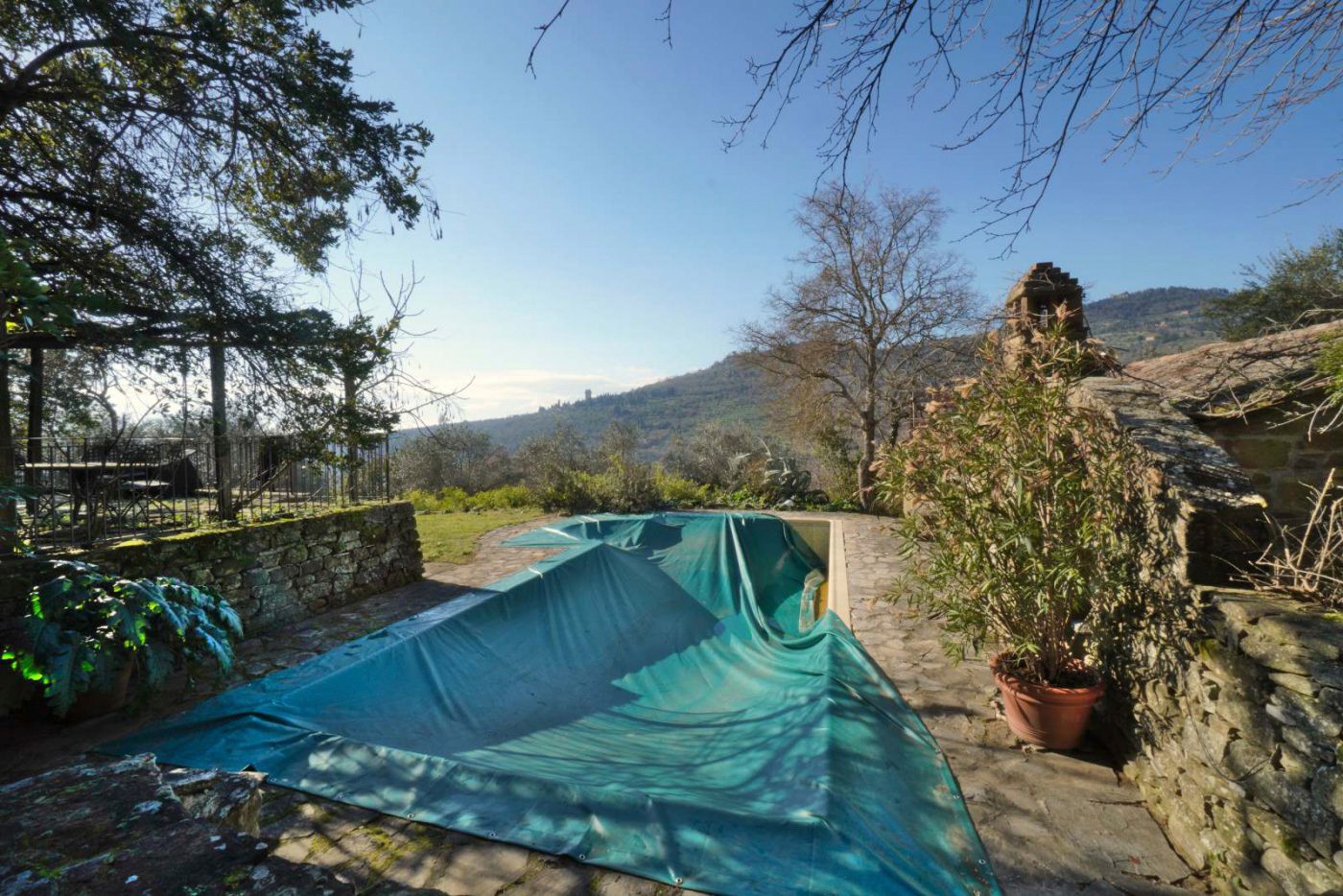 Stealing Beauty Swimming Pool
