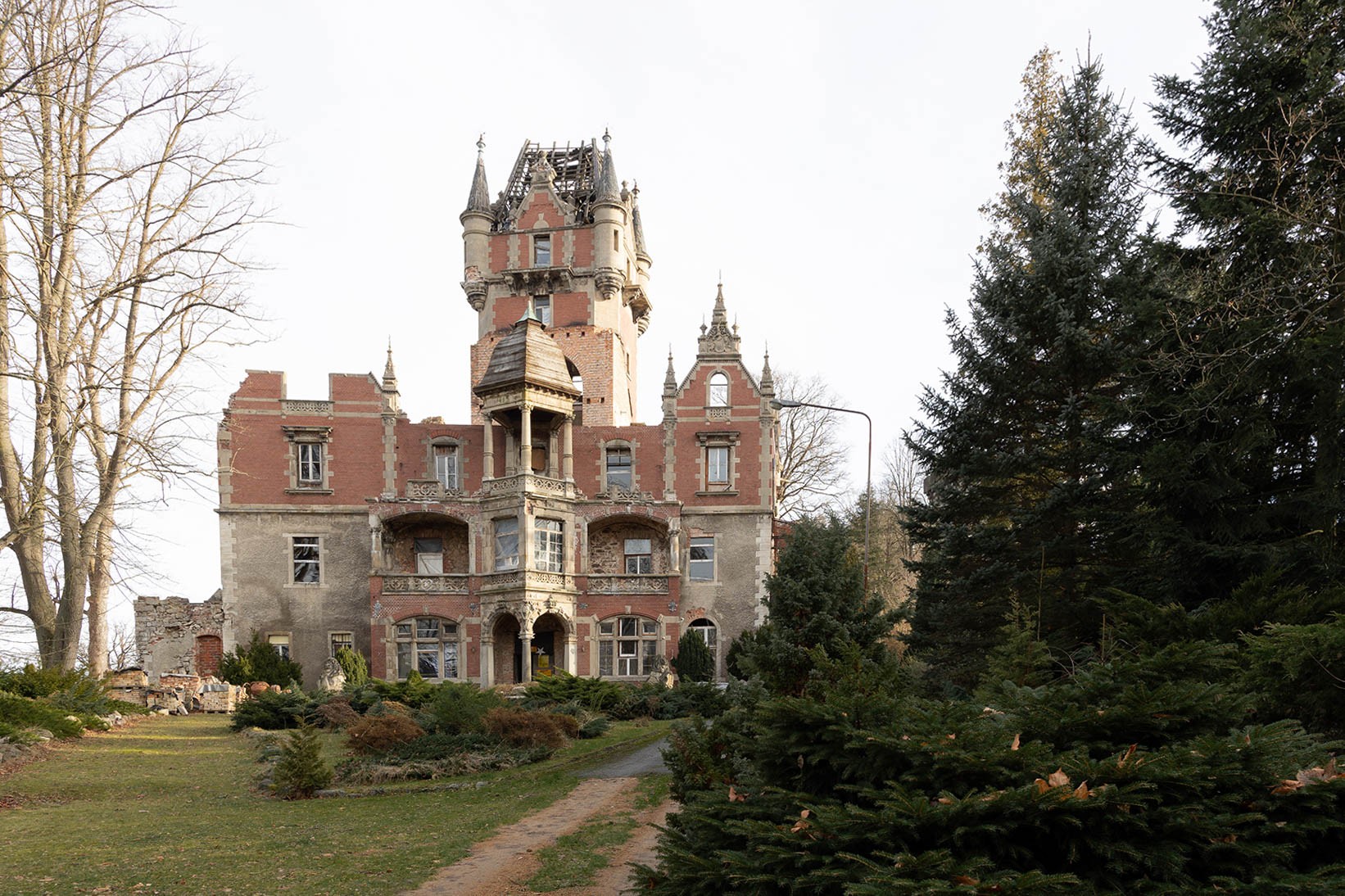 Bobrów - Castle for sale 2025