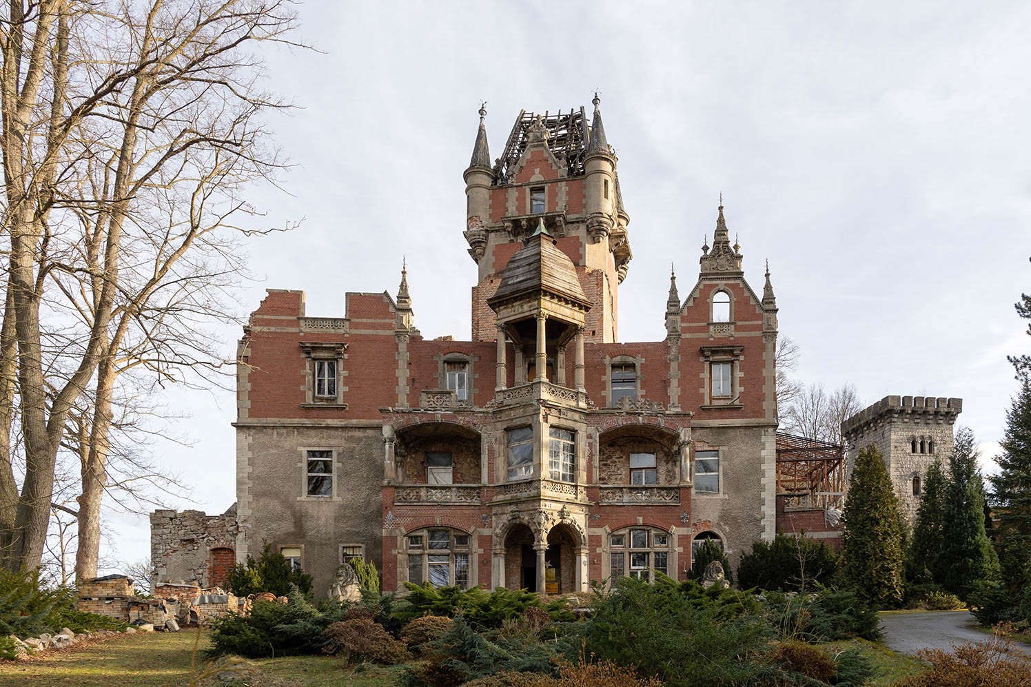 Bobrów - Castle for sale 2025