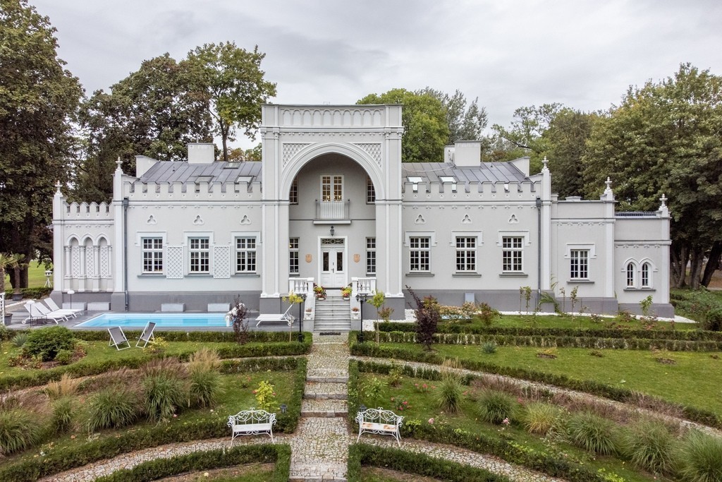 Natalia, Marina, Basile - Three old mansions in Stresa | Photoportico