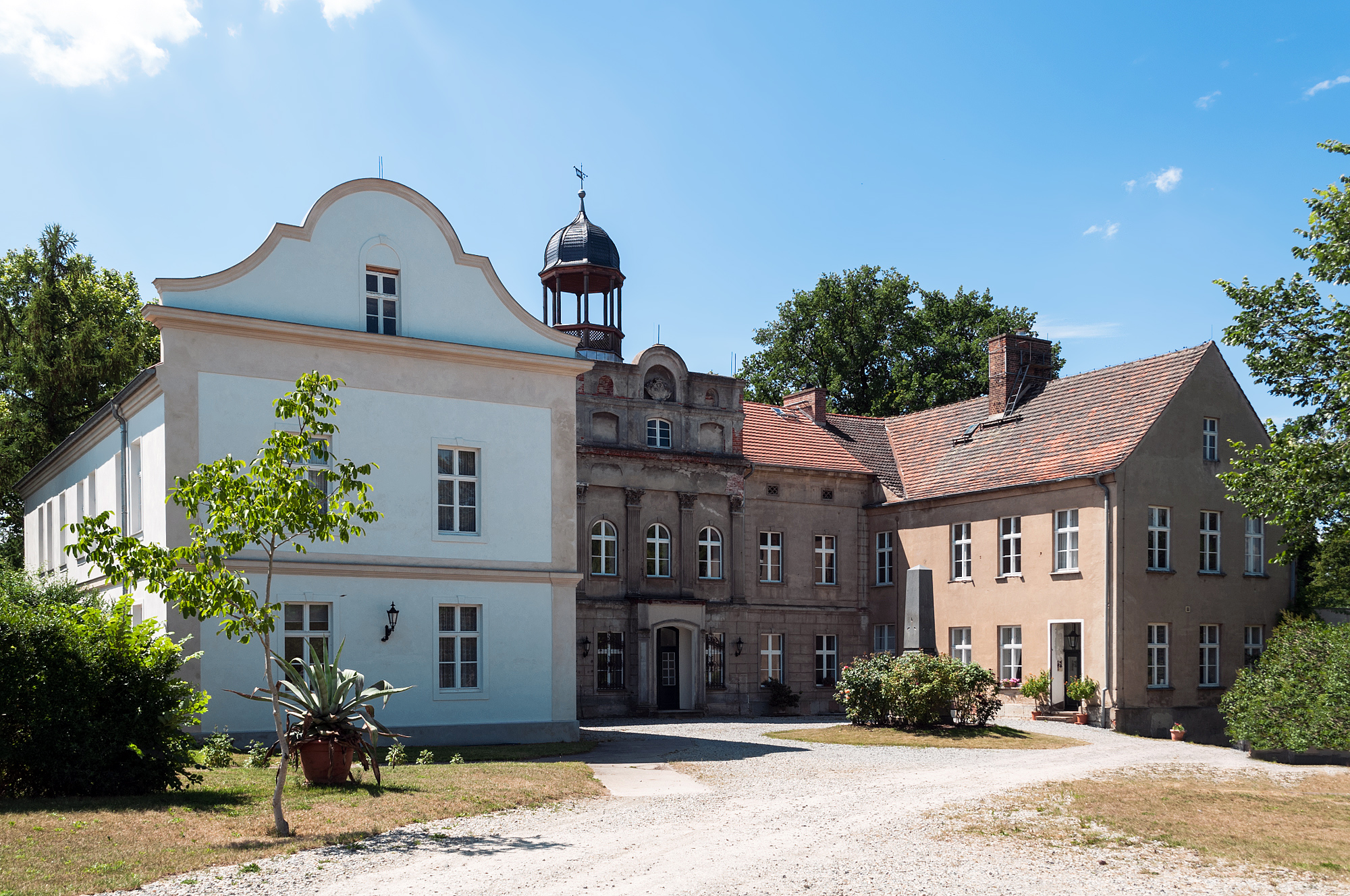 Manor in Karow, Saxony-Anhalt | Photoportico