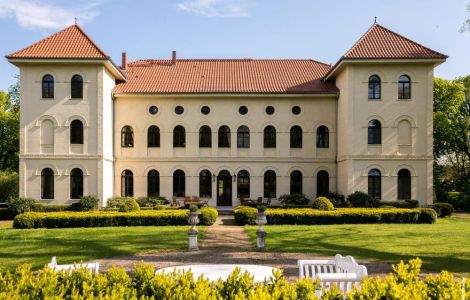 Castles, Manors & Vintage properties | REALPORTICO